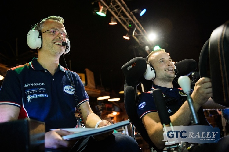 Bjorn Degandt geeft een Workshop voor co-rijders voor een goed doel ...